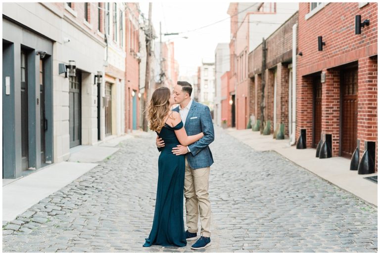 Hoboken NJ Engagement Session | Lea & Alex - jenniferlarsenphoto.com