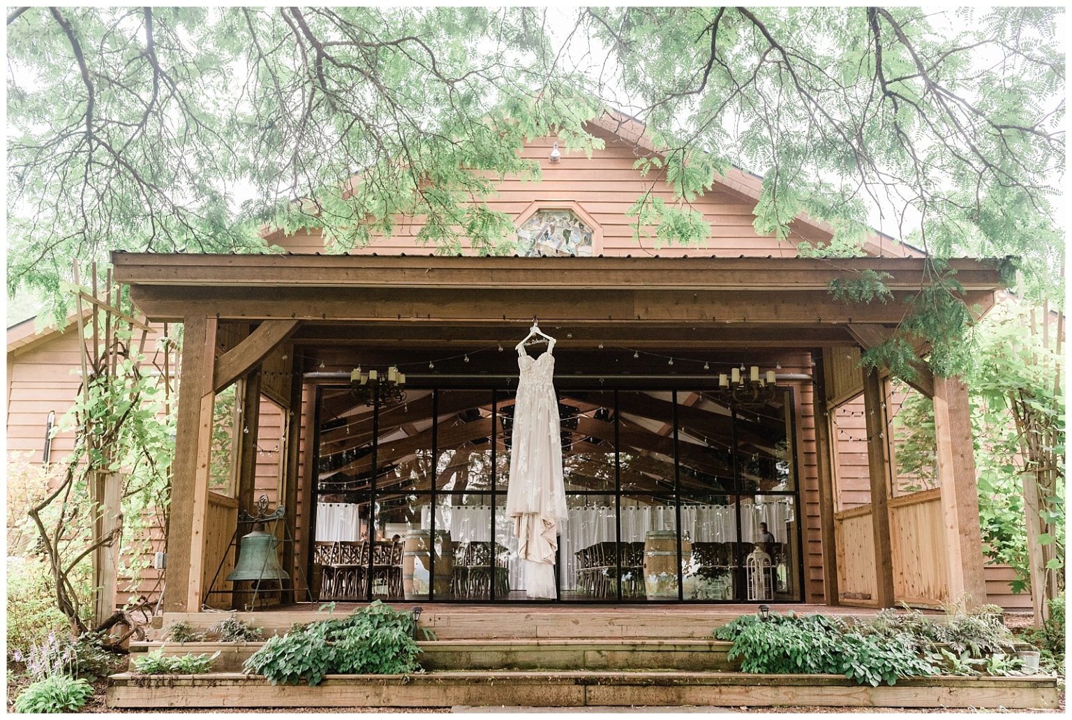 Red Maple Vineyard Wedding | Brittany & Craig - jenniferlarsenphoto.com