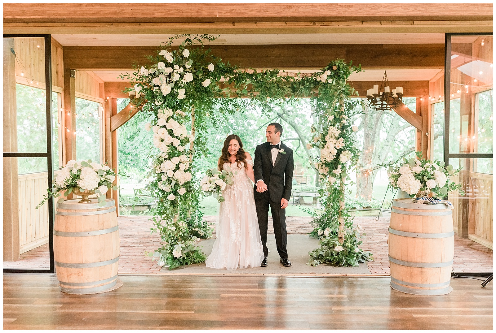 Red Maple Vineyard Wedding | Brittany & Craig - jenniferlarsenphoto.com