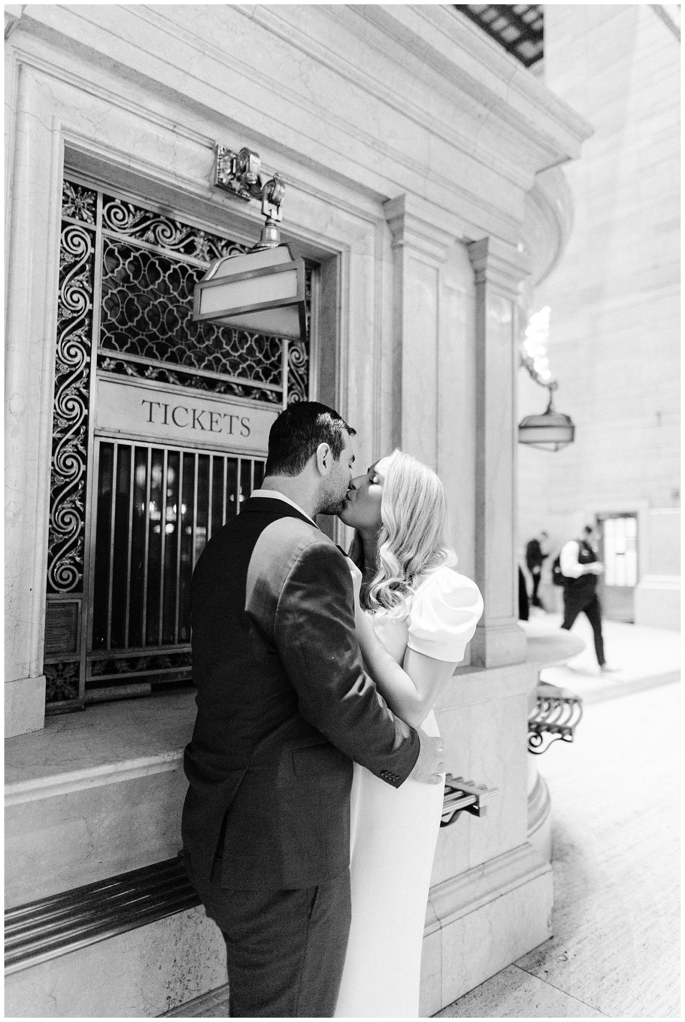 Rainy NYC Rooftop Engagement Session | Amy & Danny - jenniferlarsenphoto.com